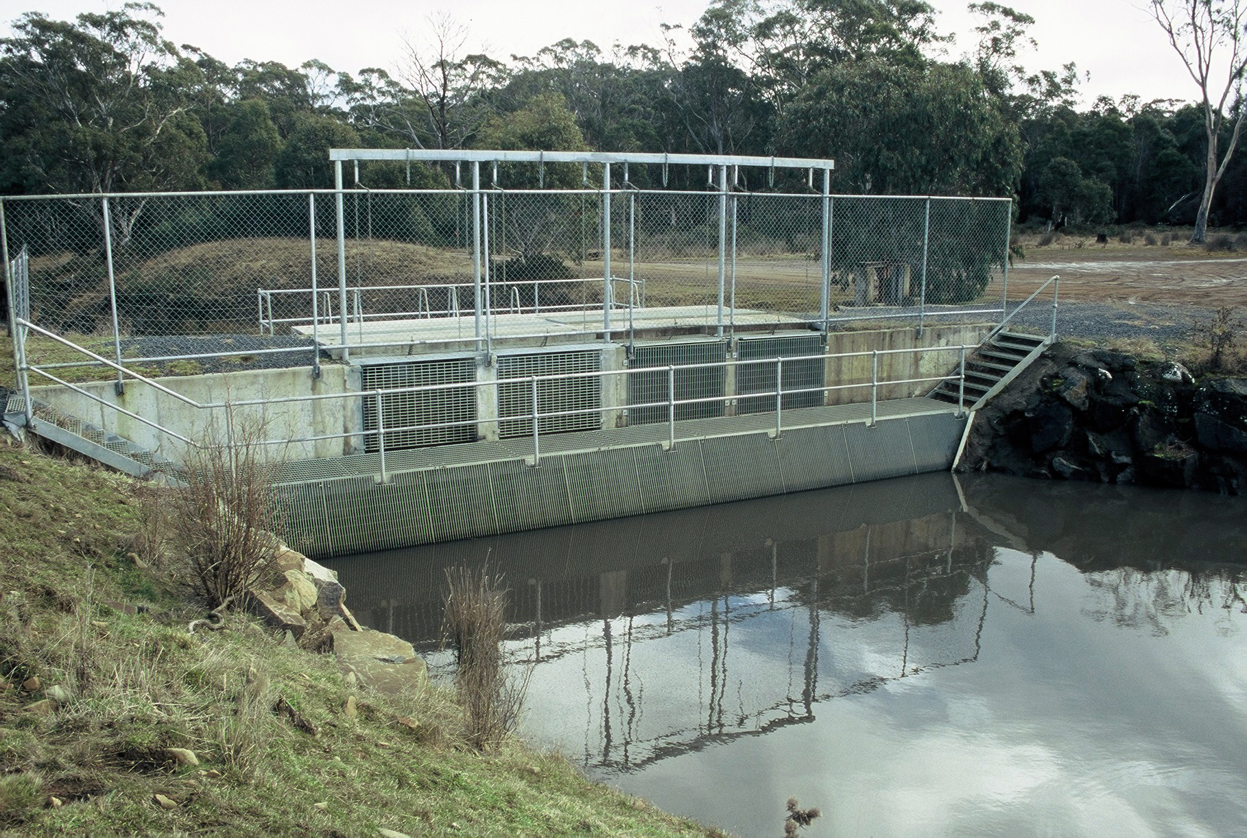 Containment as a method for carp control - PestSmart