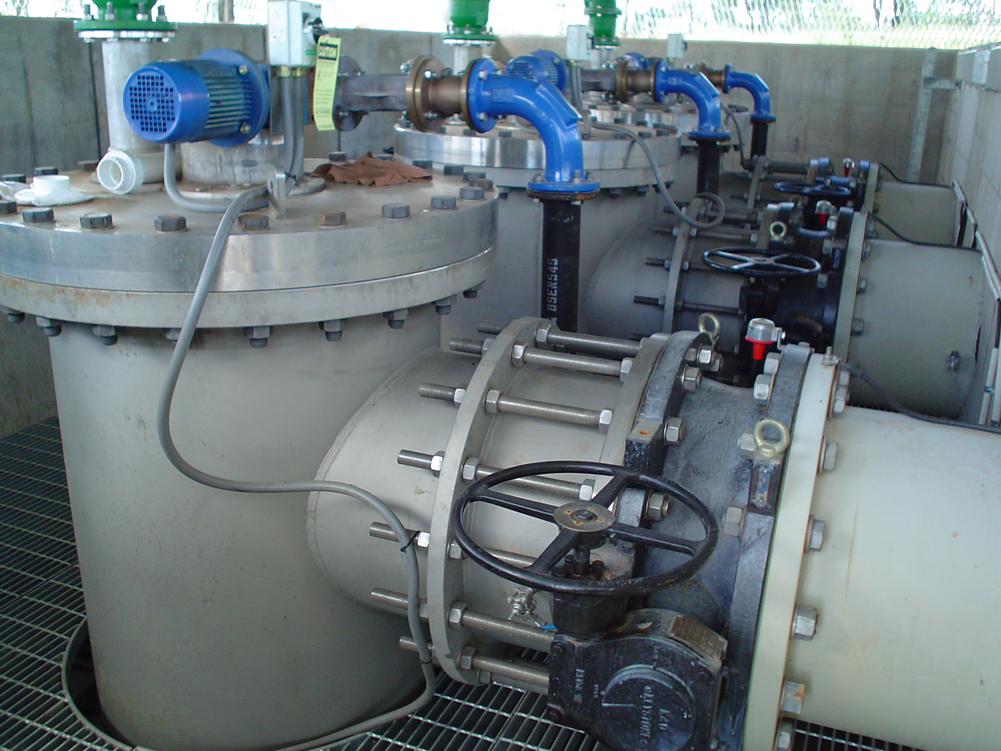 Pest fish exclusion screens: Boondooma–Tarong pipeline, QLD - PestSmart